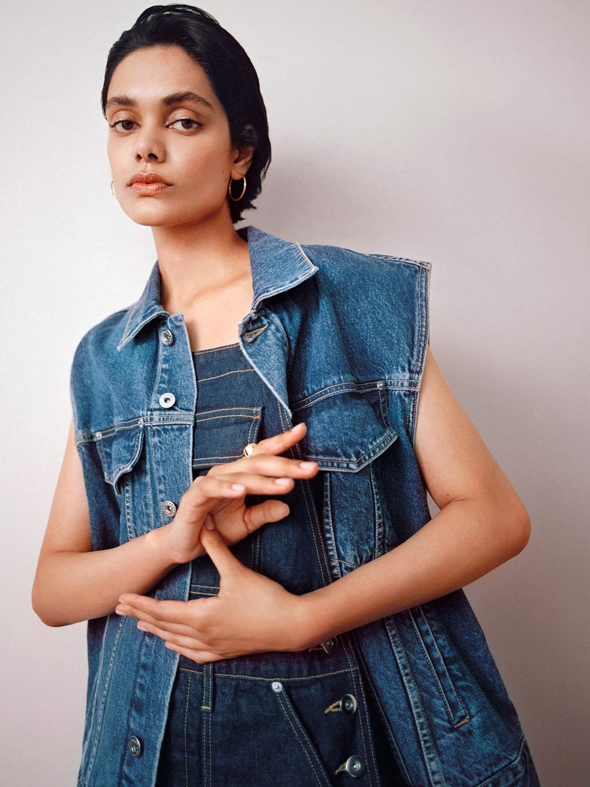 Zinnia Kumar covers Porter Magazine August 9th, 2021 by Rodrigo Carmuega