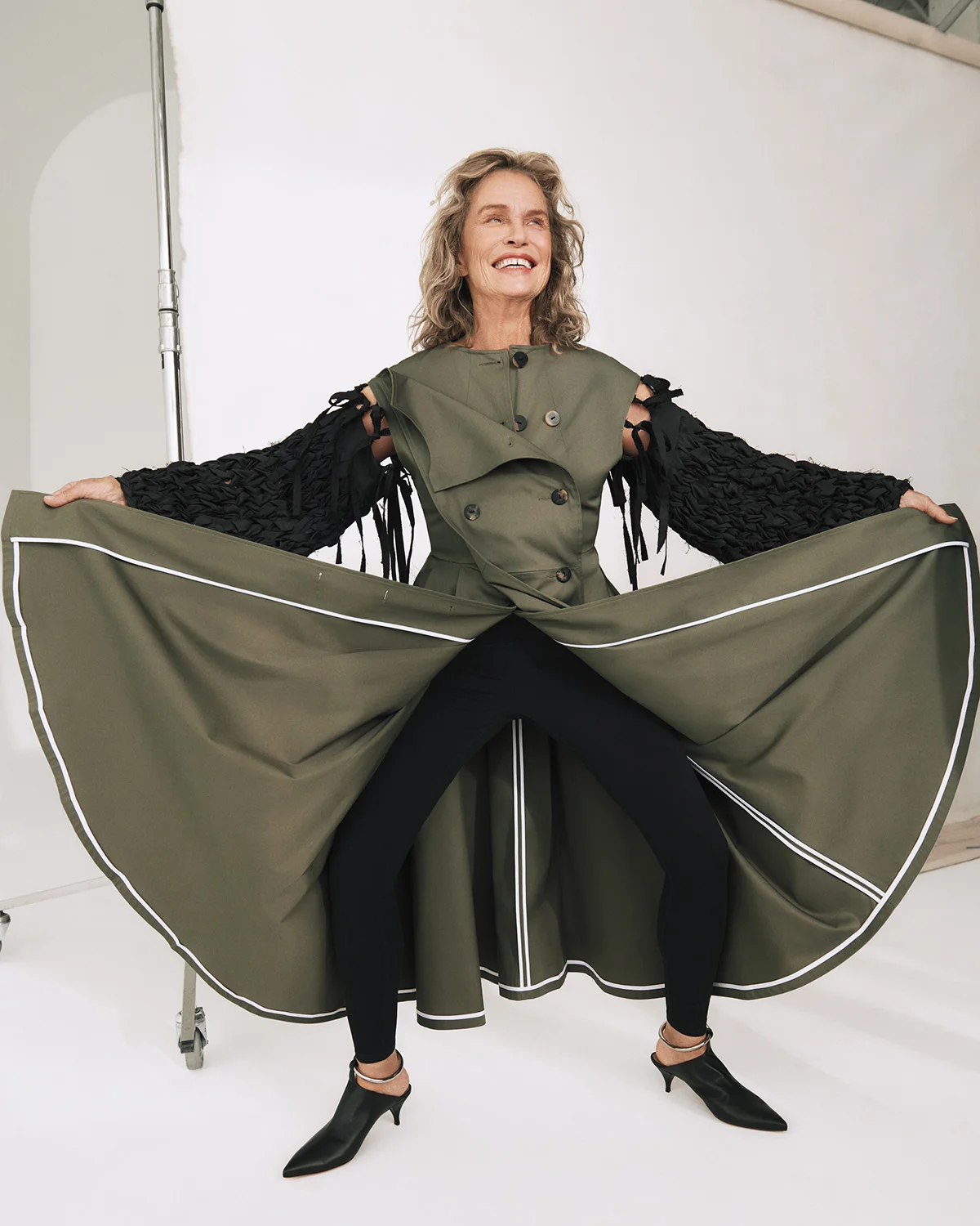 Lauren Hutton covers Harper’s Bazaar US May 2022 by Cass Bird ...