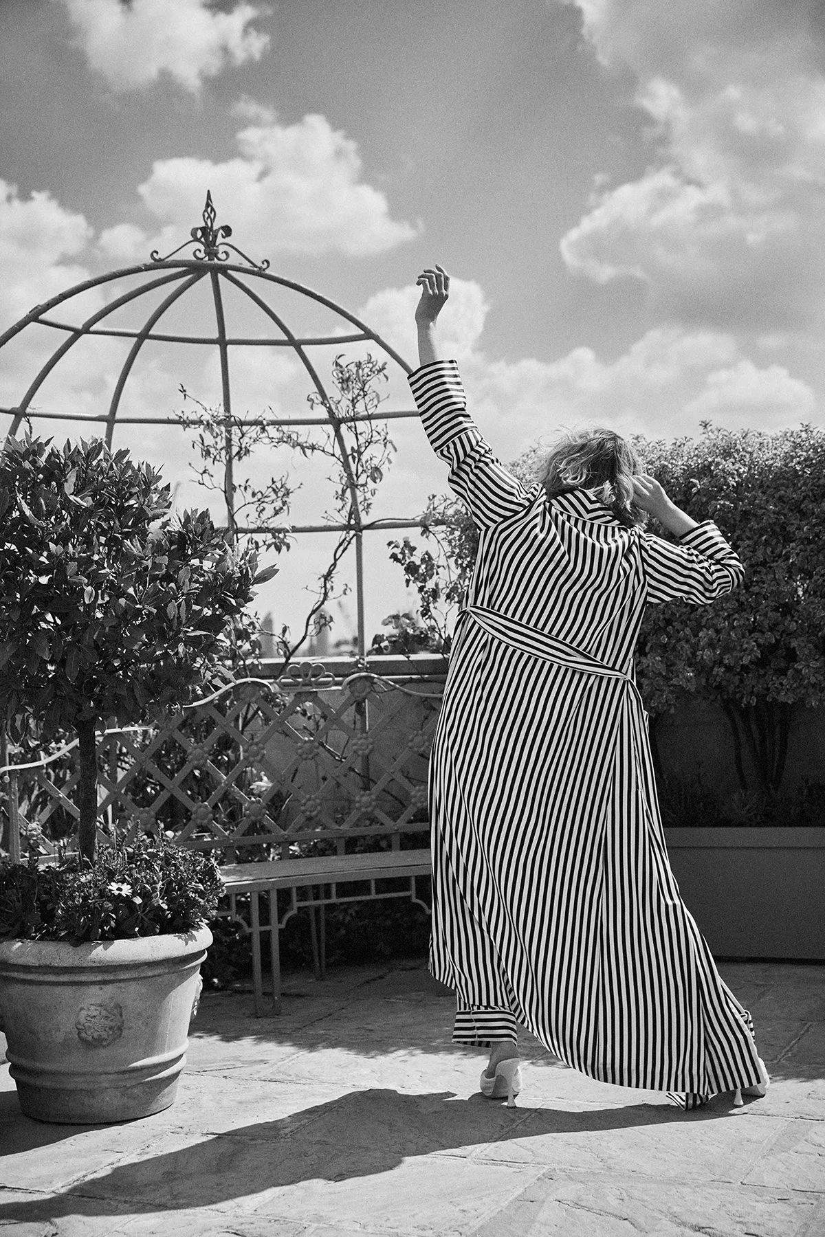 Elizabeth Olsen covers Harper’s Bazaar UK Spring 2022 Digital Edition ...