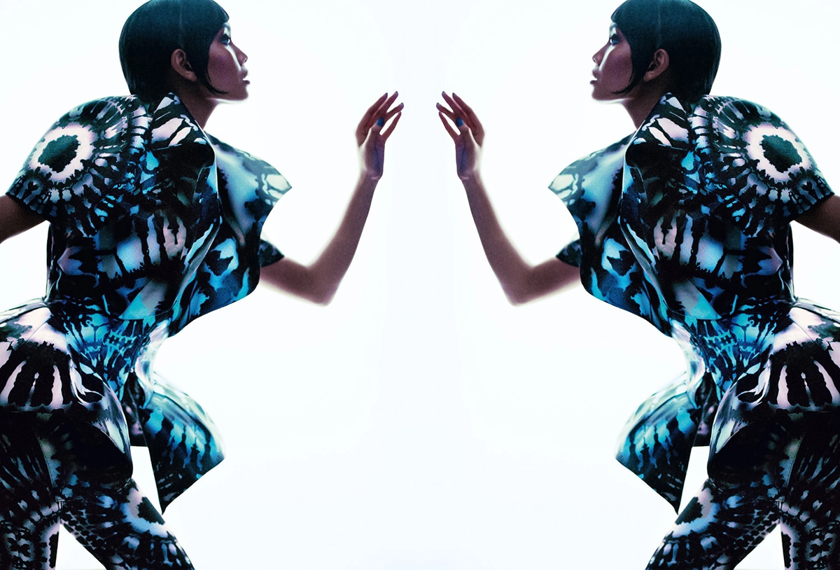 Siobhan Moylan by Charles Lu for Vogue Philippines September 2022 ...