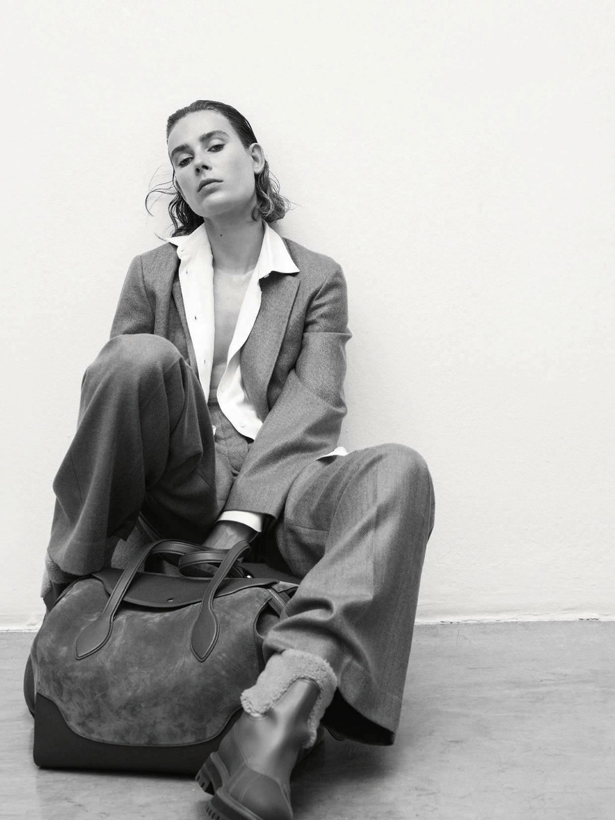 Vera van Erp in Chanel on Elle Italia October 6th, 2022 cover by ...