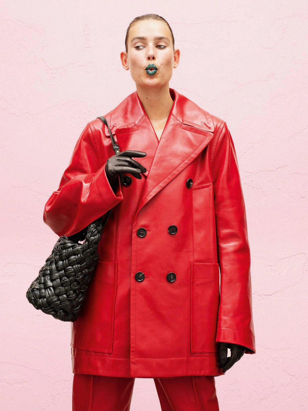 Vera van Erp in Chanel on Elle Italia October 6th, 2022 cover by ...
