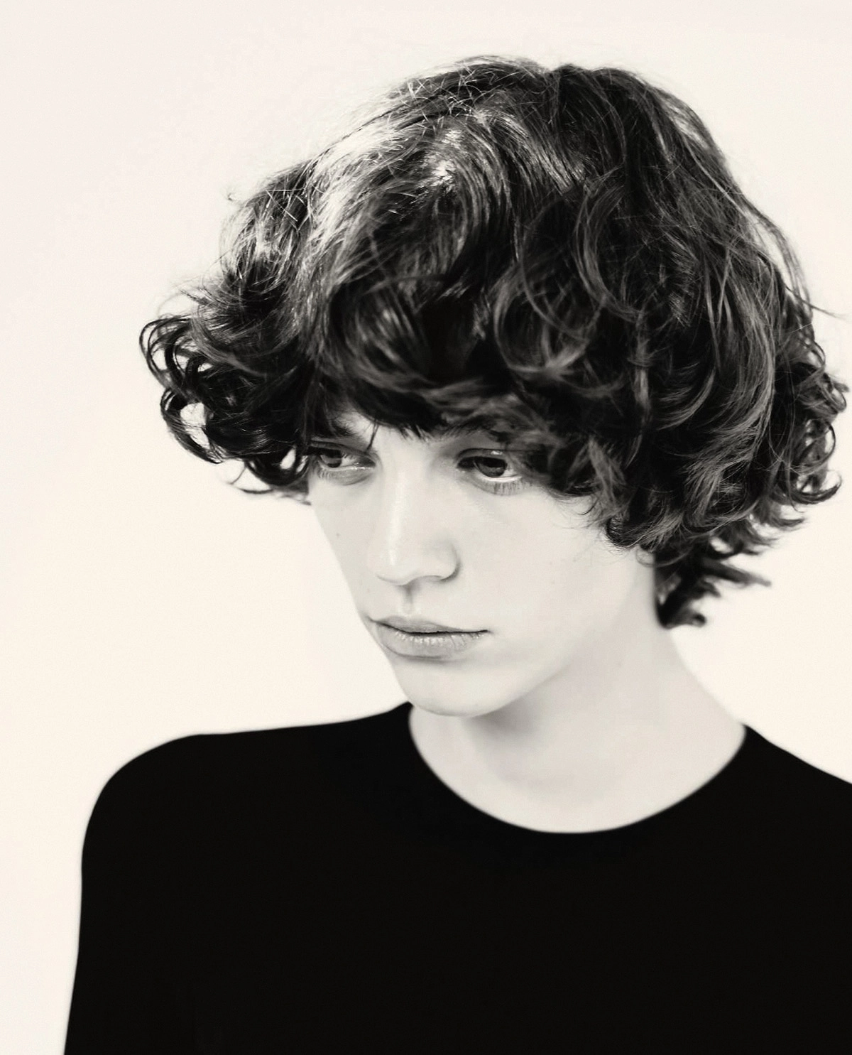 Alix Bouthors covers Harper's Bazaar Italia December 2022 by Paolo ...