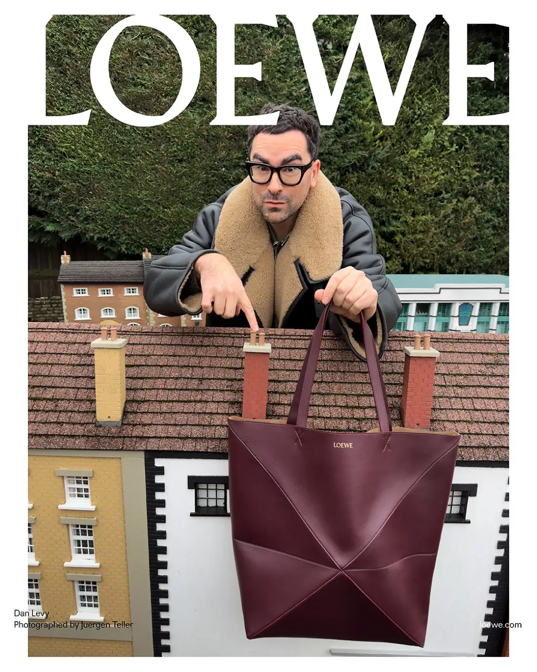 Loewe's Pre-Fall 2024 campaign: A playful exploration of scale and ...