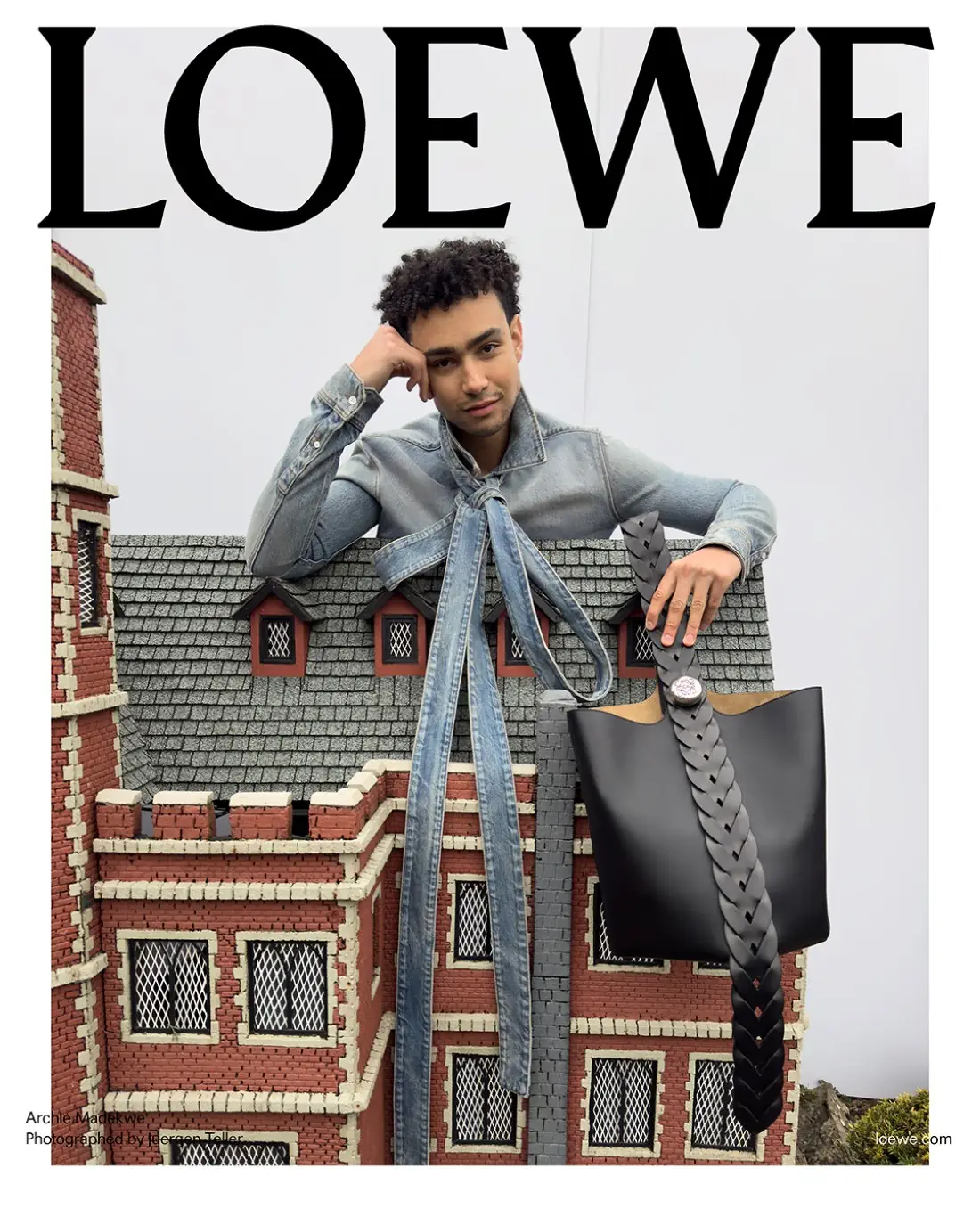 Loewe's Pre-Fall 2024 campaign: A playful exploration of scale and ...