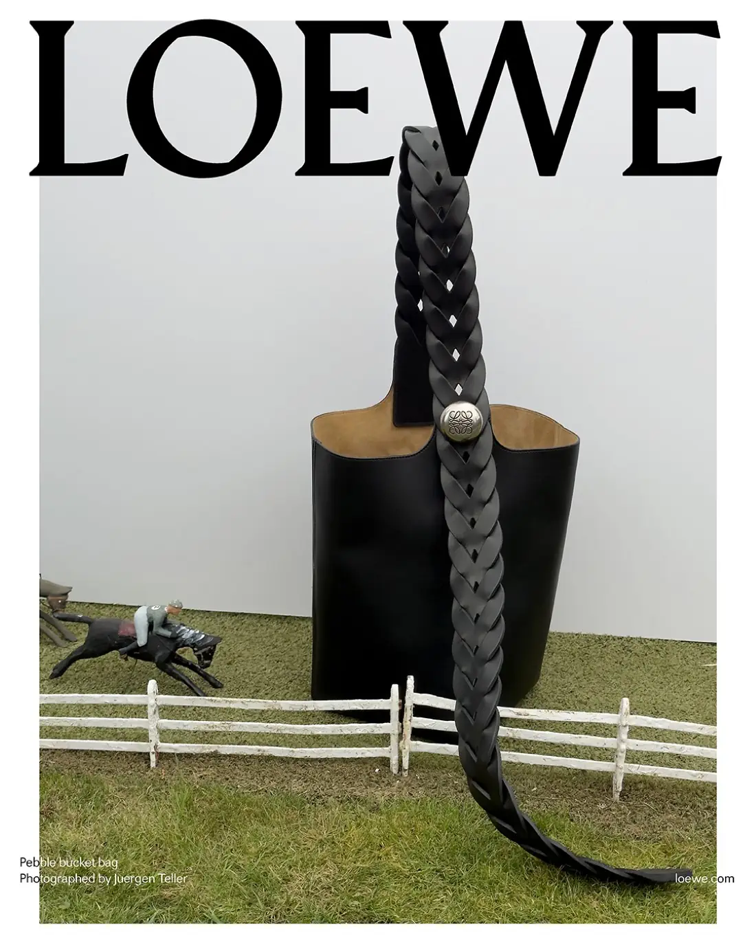 Loewe's Pre-Fall 2024 campaign: A playful exploration of scale and ...