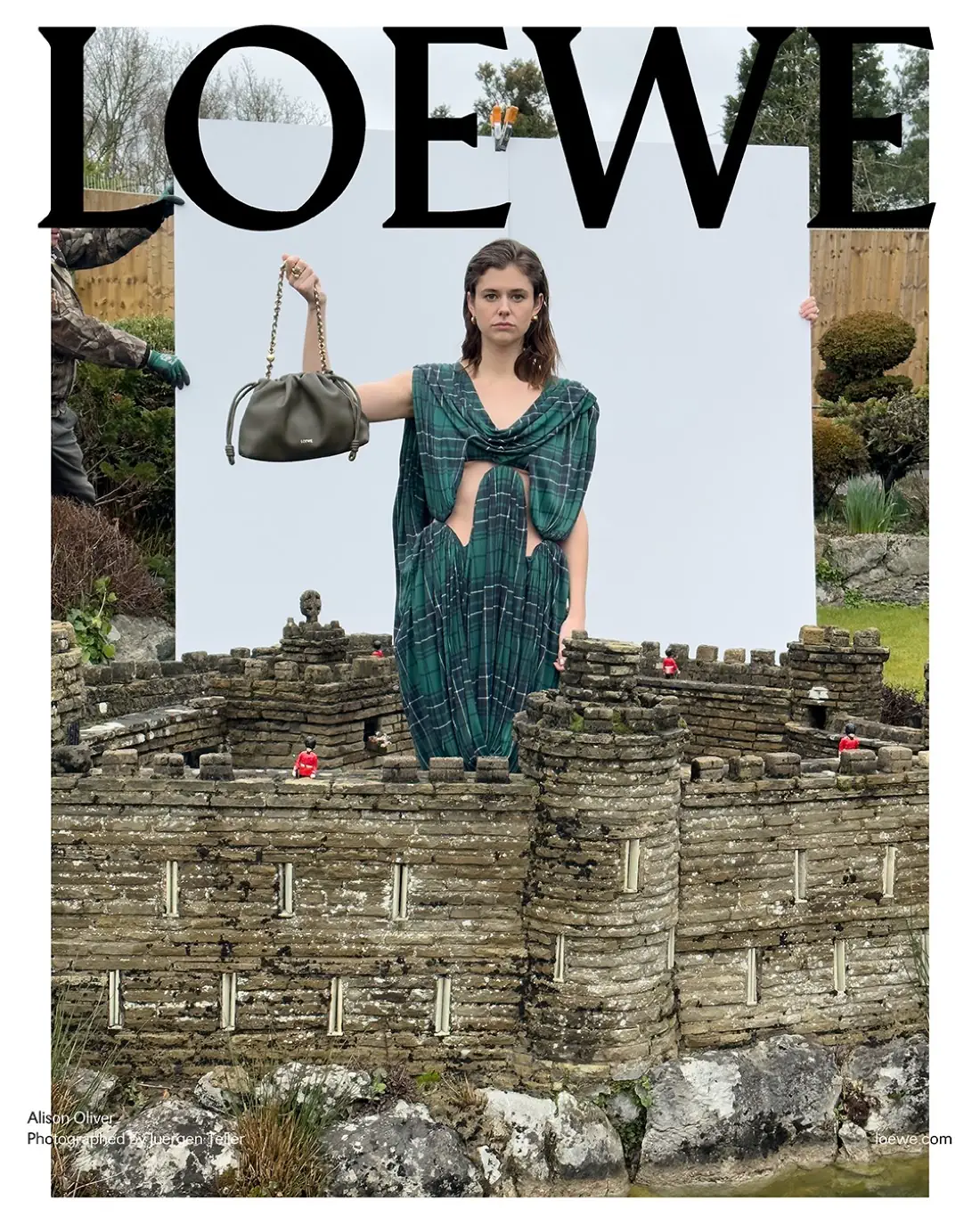 Loewe's Pre-Fall 2024 campaign: A playful exploration of scale and ...