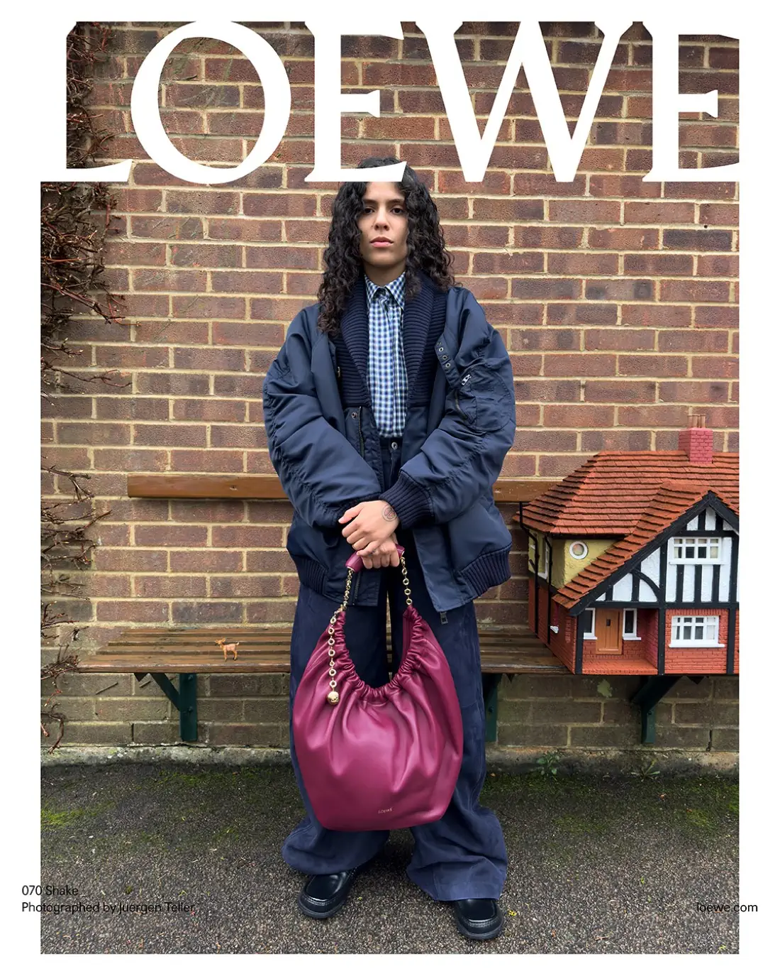 Loewe's Pre-Fall 2024 campaign: A playful exploration of scale and ...