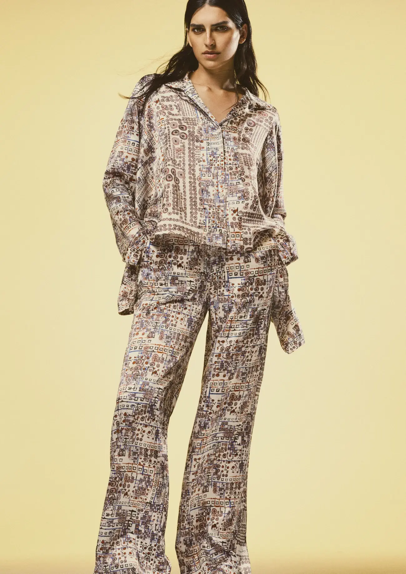 H&M collaborates with Indian designer Anamika Khanna - fashionotography